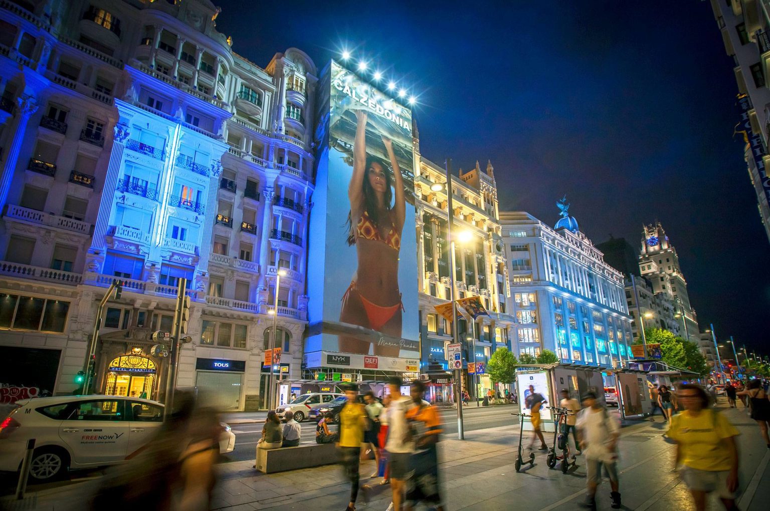 Calzedonia advertising banners in Hungary, Italy and Spain - DEFI GROUP